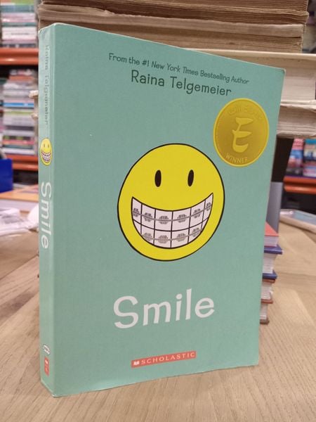 Smile - Raina Telgemeier – Momo Bookstore
