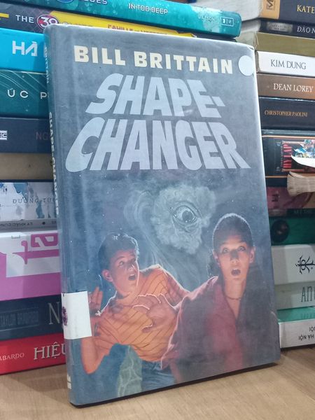 Shape-Changer - Bill Brittain – Momo Bookstore