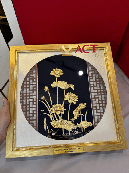 Tranh Hoa Sen Dát Vàng 24K – Biểu Tượng Của Sự Thanh Cao Và Thuần Khiế ...