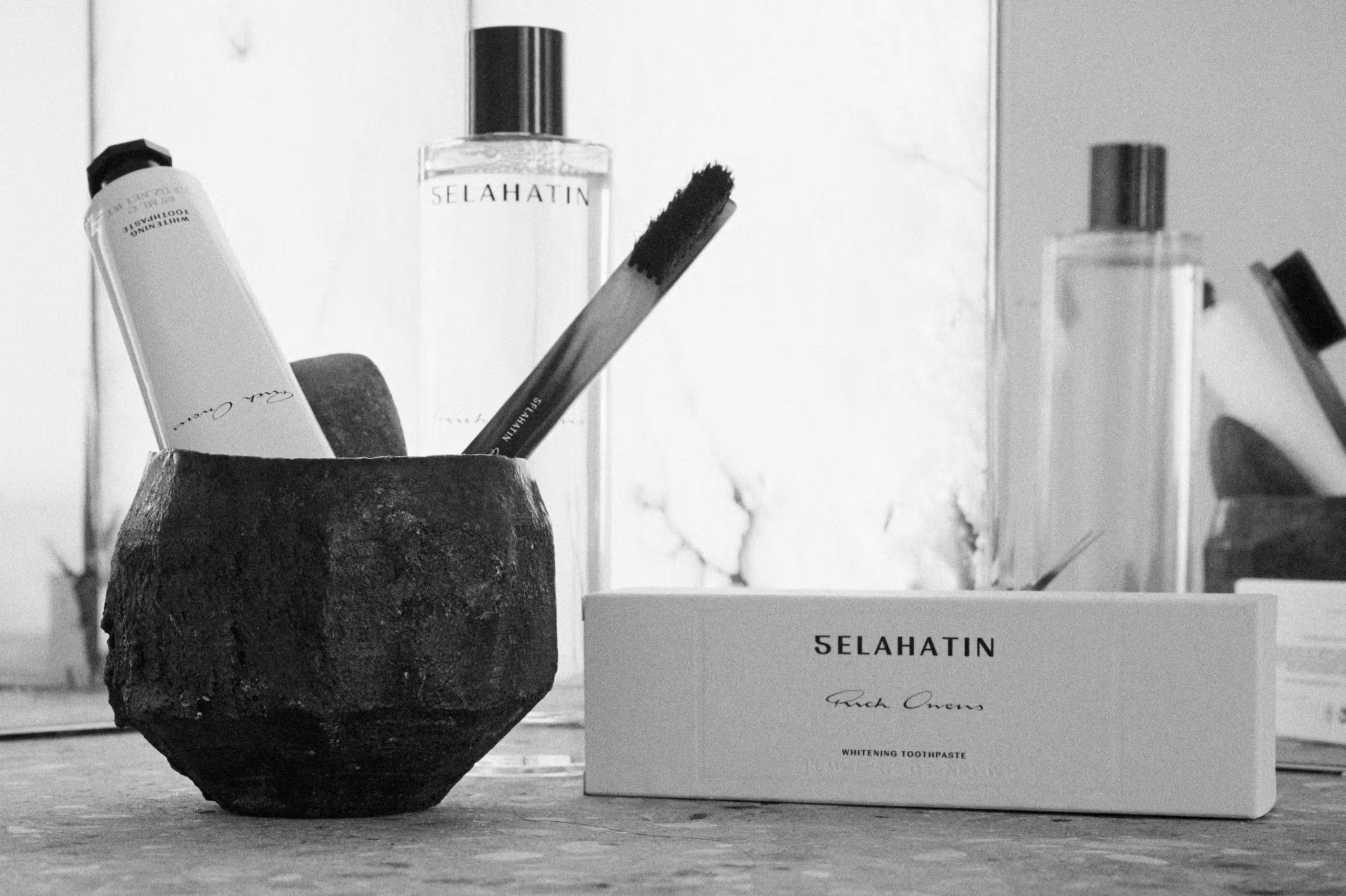 Rick Owens và bộ sưu tập chăm sóc miệng mang tinh thần gothic – LUXITY
