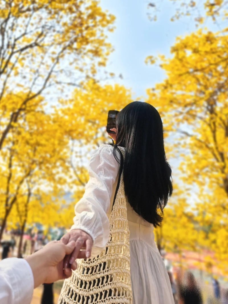 Lưu ngay 99+ cách tạo dáng ảnh chụp sau lưng đẹp, check-in triệu like