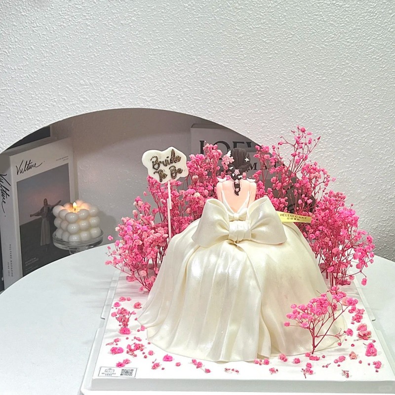 30+ Mẫu Bánh Kem 20/10 Đẹp Tan Chảy: Món Quà Ngọt Ngào Đốn Tim Chị Em