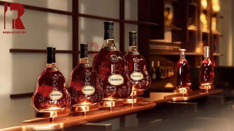 So Sánh Chivas Và Hennessy: Khác Biệt Thật Sự Nằm Ở Đâu?