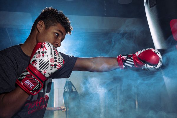 Lịch Vệ Sinh Và Khử Mùi Găng Tay Boxing Đúng Cách | Boxing Saigon