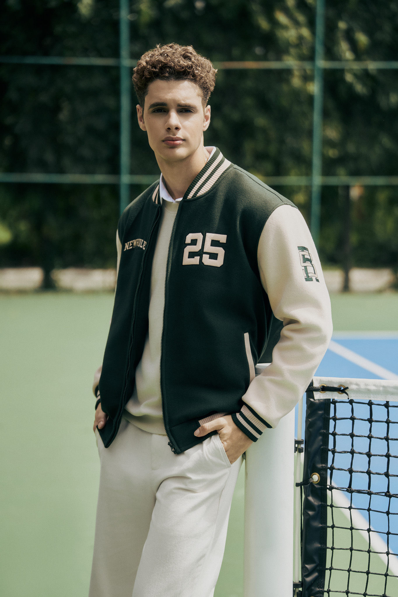 Varsity Energy ICONDENIM: Trang phục Retro Sport Năng lượng Đại học