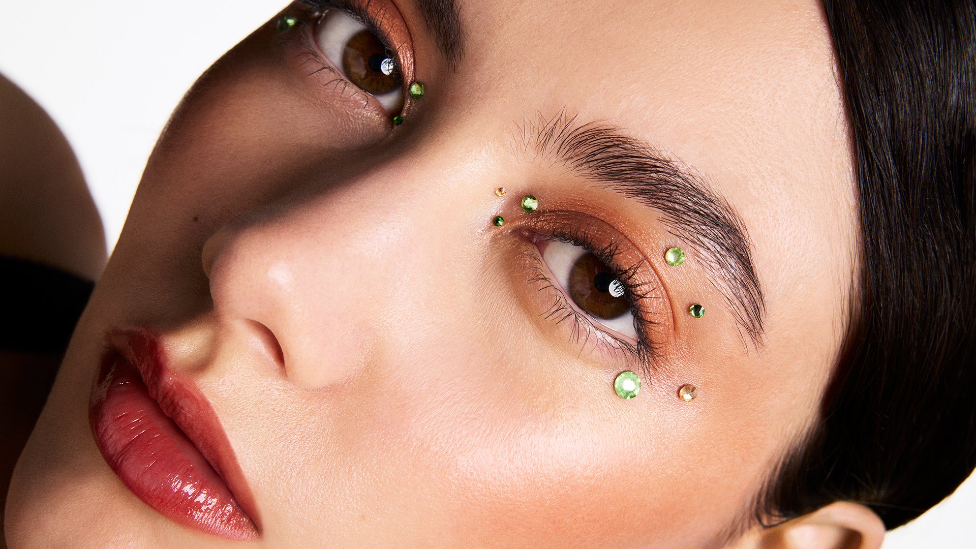 PAINT ME UP! & IT’S LIT!: Bộ sưu tập BOLD LOOK 2025 gồm bút bắt sáng h ...