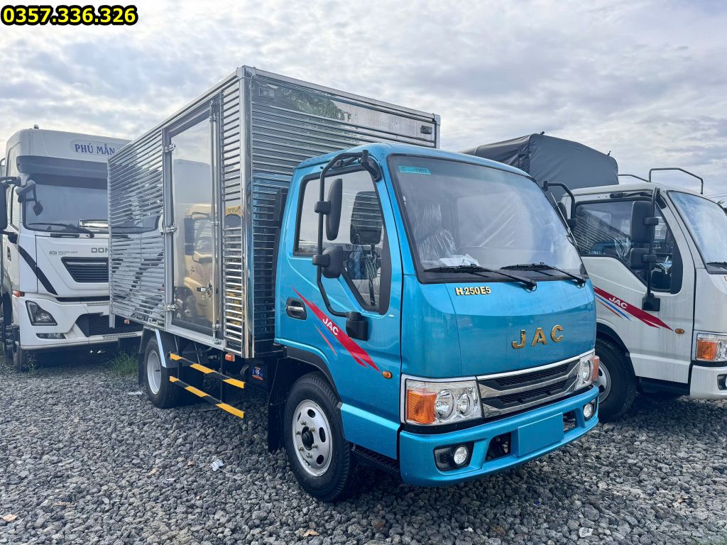JAC H250 2.45 TẤN THÙNG KÍN: TẢI TRỌNG LÝ TƯỞNG CHO HÀNG HÓA GIÁ TRỊ ...