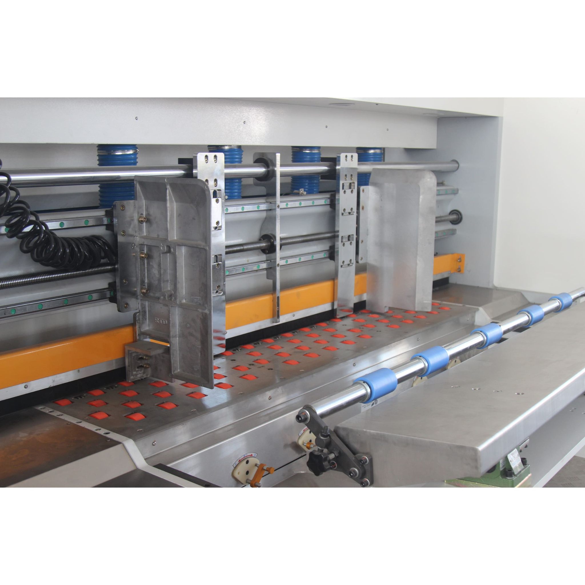 How to Align the Lead Edge Feeder for Perfect Cardboard Feeding