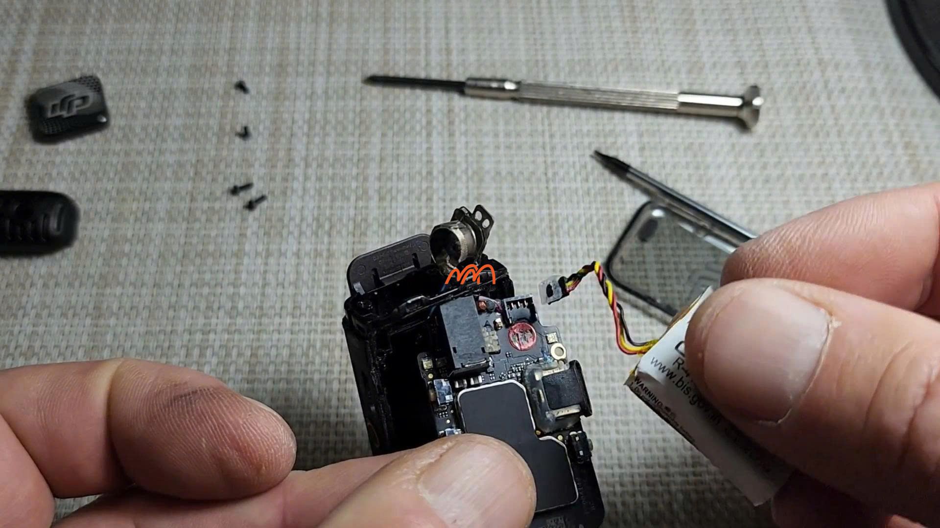 Thay pin DJI Mic 1 / 2 / 3 / 4 – Min Mobile