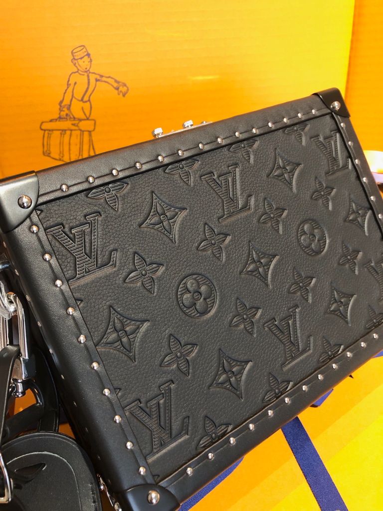 TÚI HỘP NAM NỮ LV* CLUTCH BOX MONOGRAM SHADOW – S-LOCK BẠC, FORM HỘP C ...