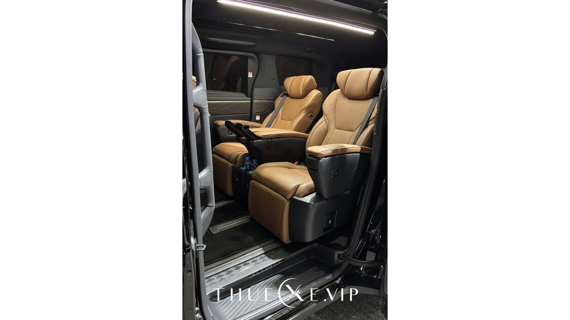 TOYOTA ALPHARD VIP car rental in HCM City - thuexe.vip