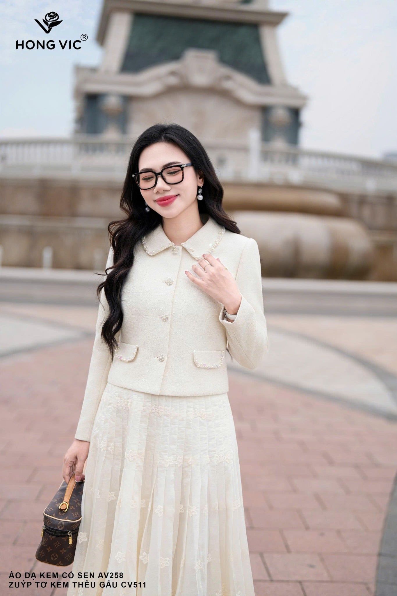 Vest dạ kem cổ sen AV258 – hongvicfashion