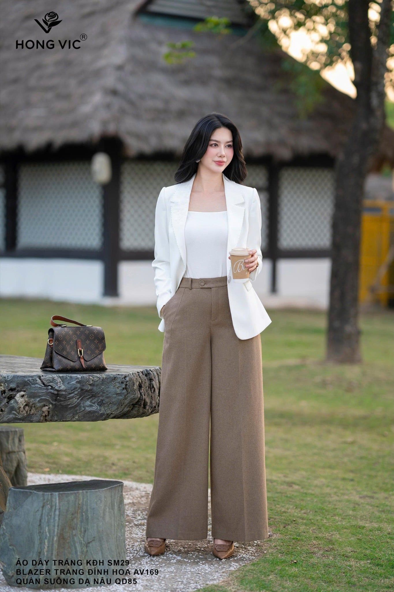 Blazer trắng đính hoa AV169 – hongvicfashion