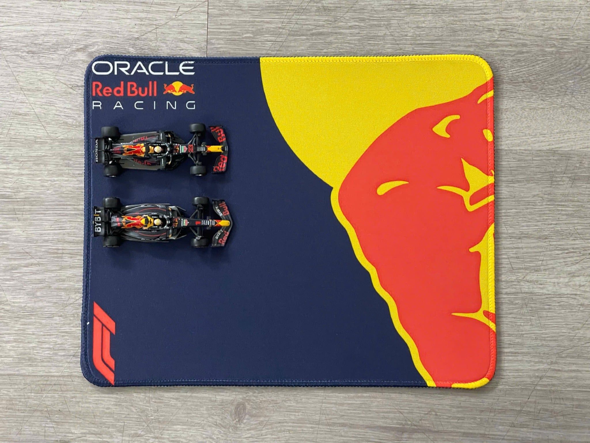 Phụ kiện Thảm lót chống trượt chủ đề siêu xe đua Redbull Oracle kích t ...