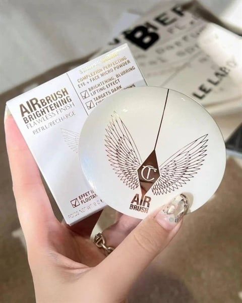 Phấn nén không màu Charlotte Tilbury brightening flawless Finish 9g ...