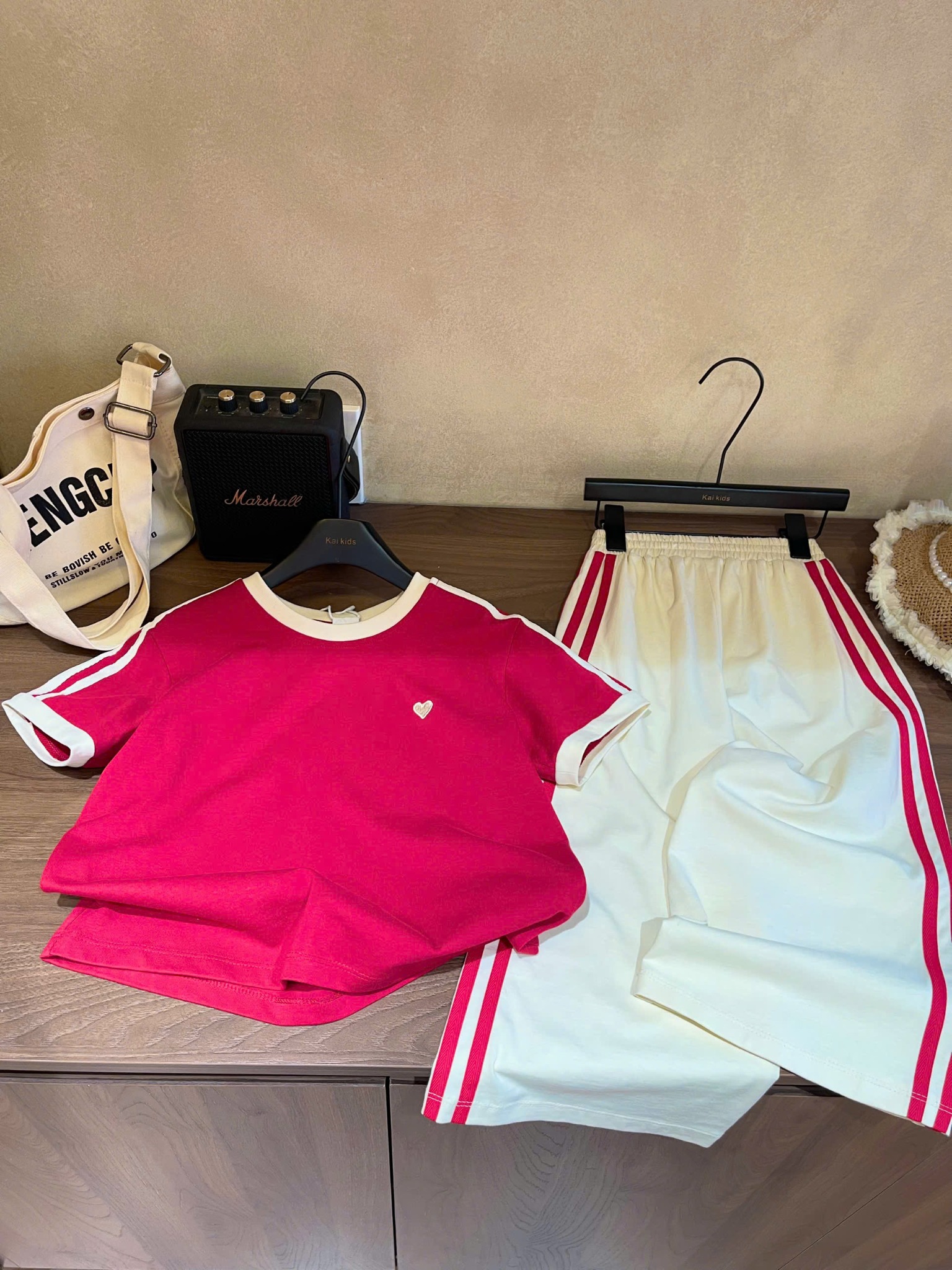 LT292 SET ÁO ĐỎ THÊU trái tim + QUẦN KEM SỌC ĐỎ