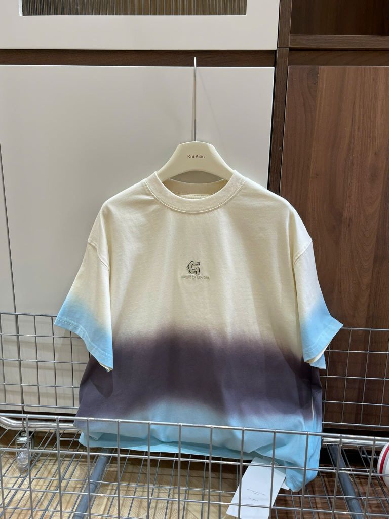 KA105 ÁO THUN TRẮNG LOANG XANH QCCC CHỮ G (FORM TO)