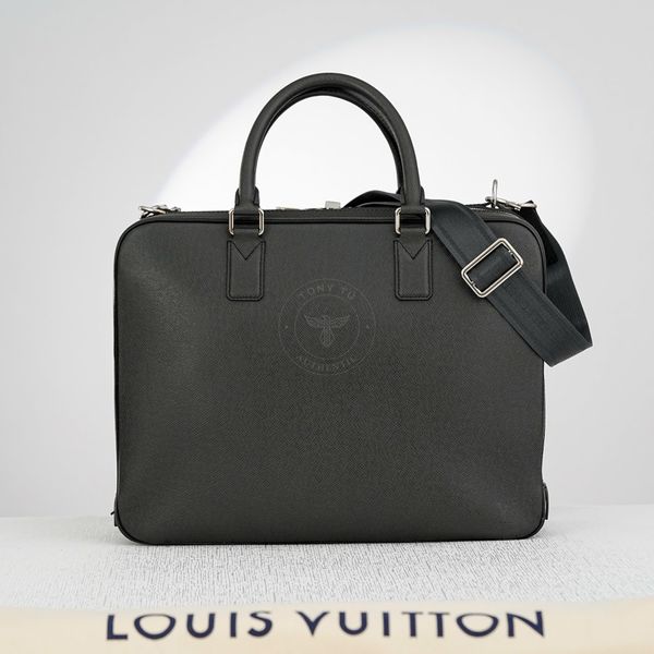 Cặp tài liệu Louis Vuitton Neo Alexander Ardoise Black Taiga size 38 ...