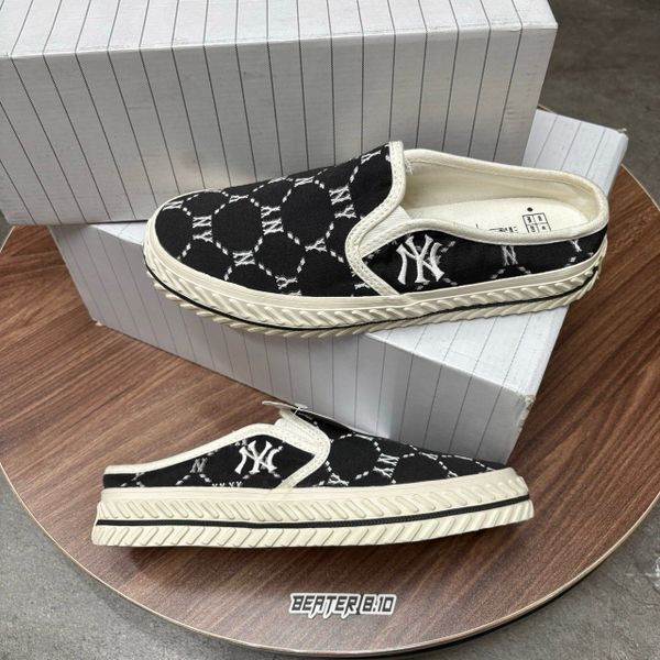 GIÀY MLB MULE DIA MONOGRAM NY 'BLACK WHITE' (3AMUMDB2N-50BKS) - Beater 8.10