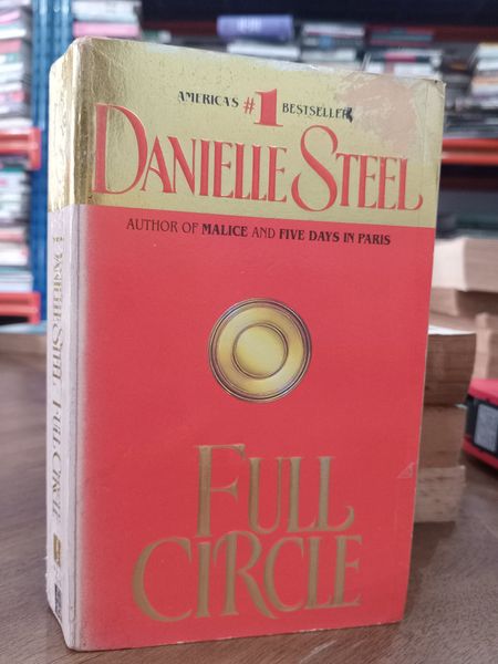 Full circle - Danielle Steel – Momo Bookstore