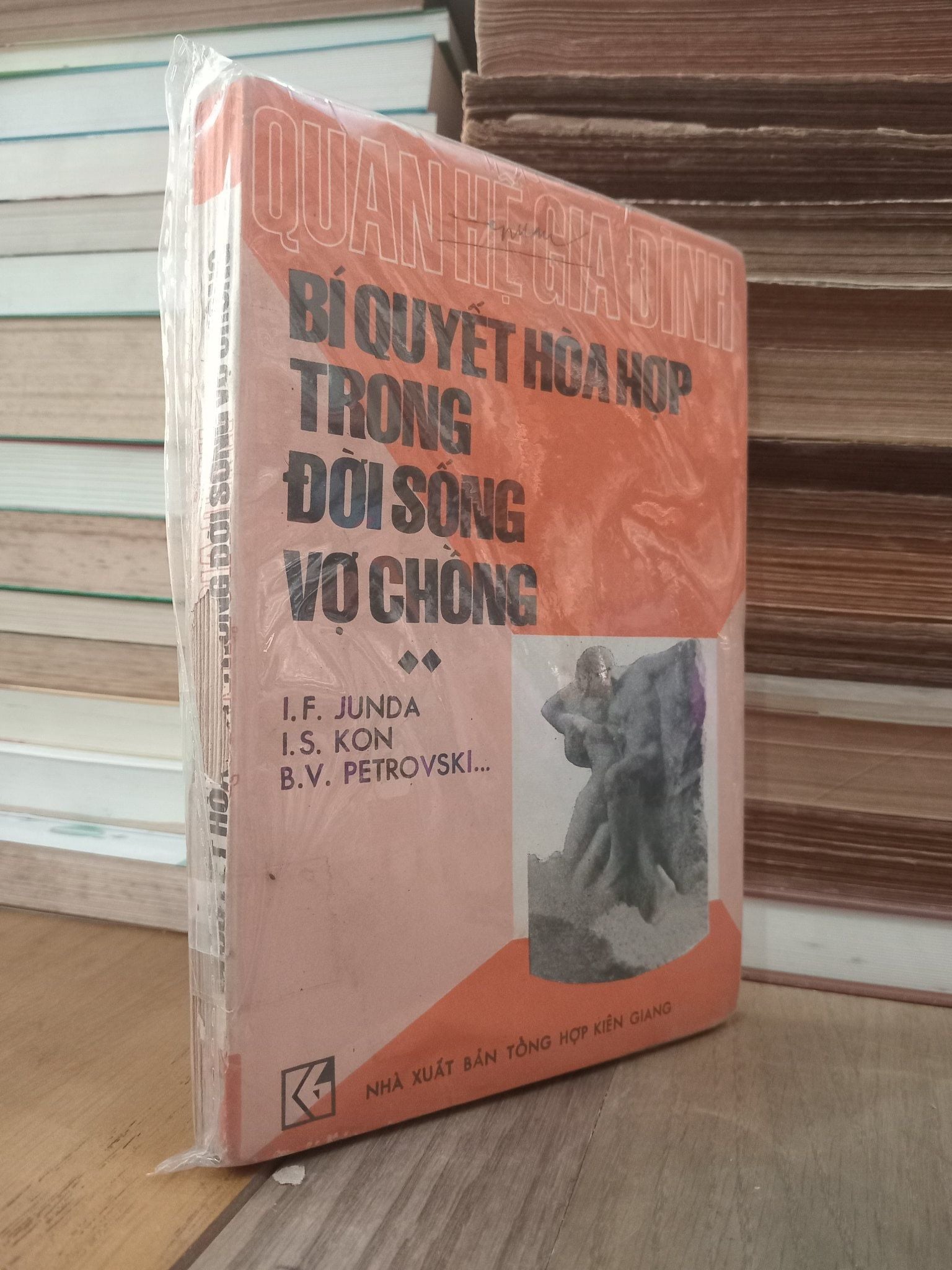 Quan hệ gia đình: Bí quyết hòa hợp trong đời sống vợ chồng - I. F. Jun ...