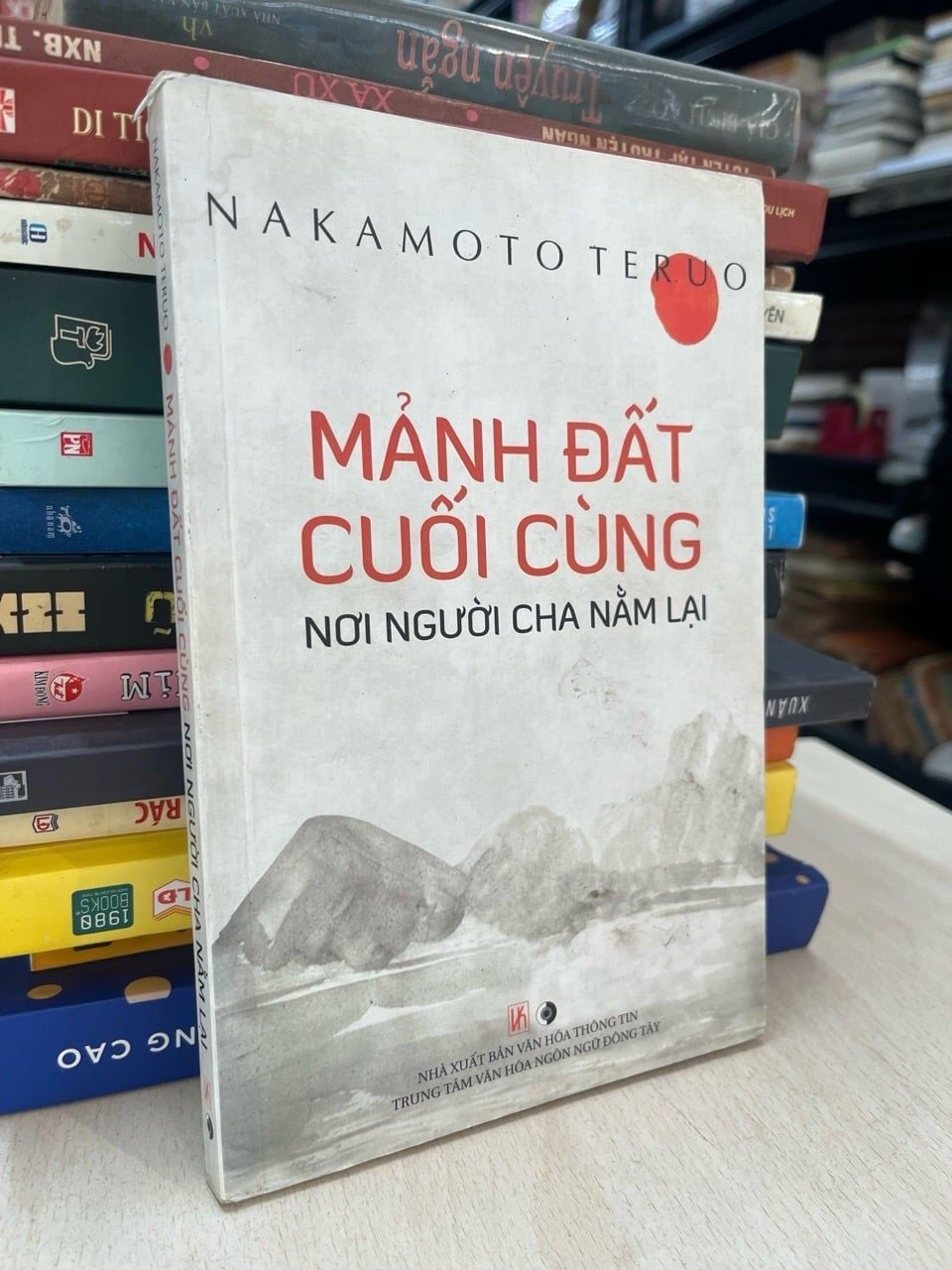 Mạnh đất cuối cùng nơi người cha nằm lại - Nakamoto Teruo – Momo Bookstore