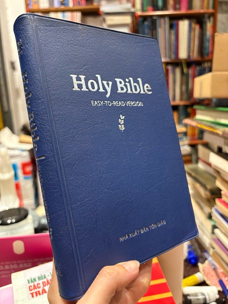 Holy Bible - easy to read version – Momo Bookstore