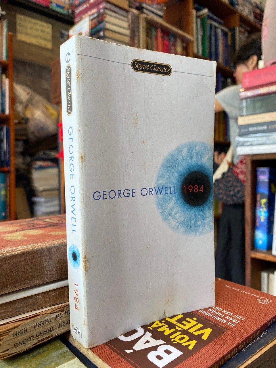 1984 : SIGNET CLASSICS - GEORGE ORWELL – Momo Bookstore