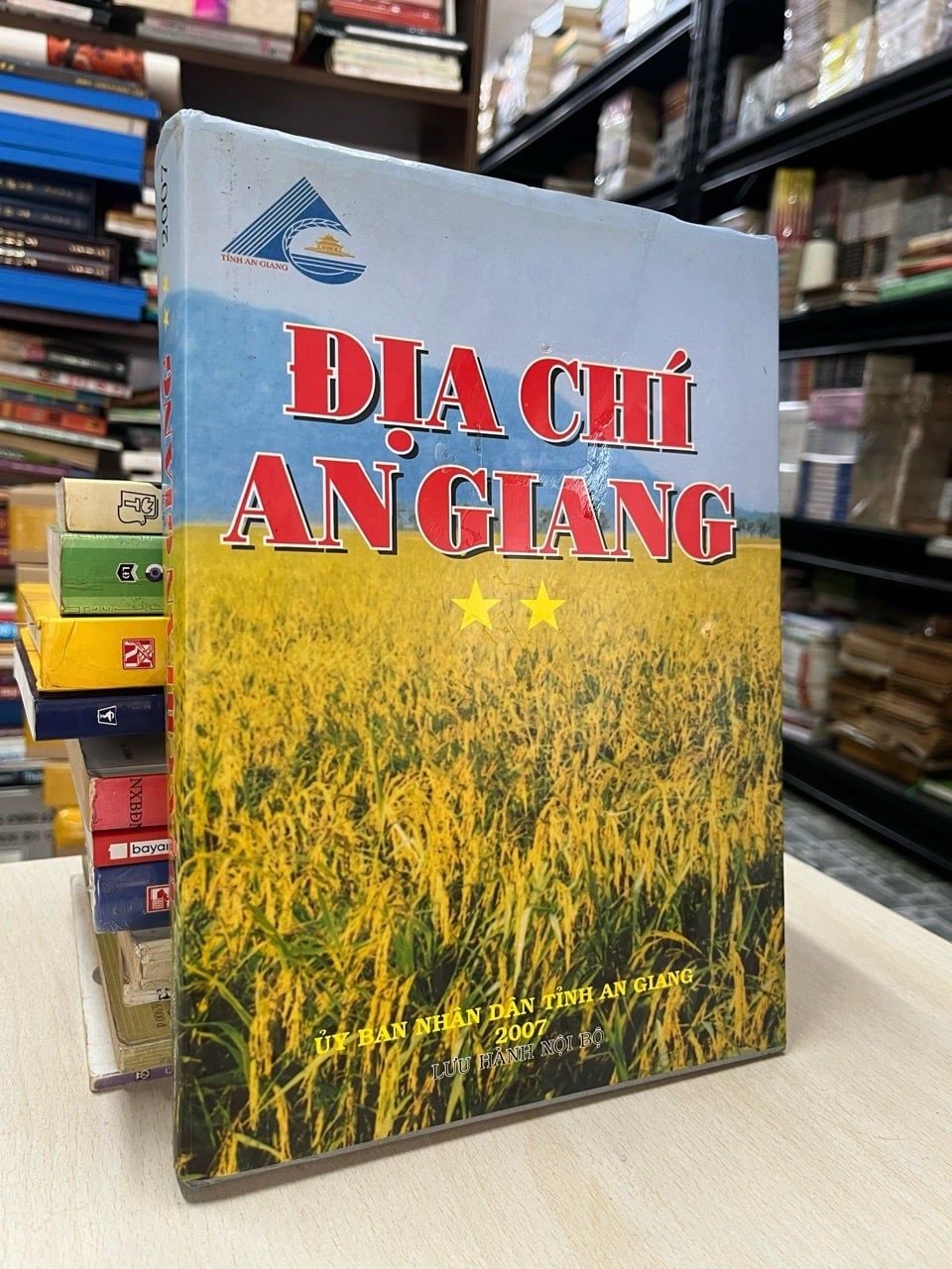 Địa chí An Giang – Momo Bookstore