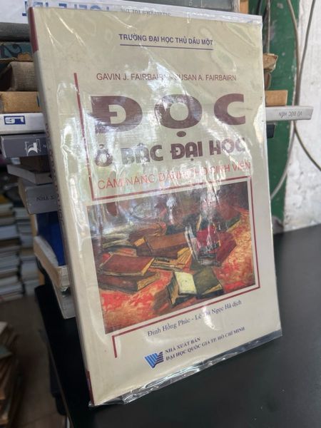 Đọc ở bậc đại học - Gavin J. Fairbairn, Susan A. Fairbairn – Momo Bookstore