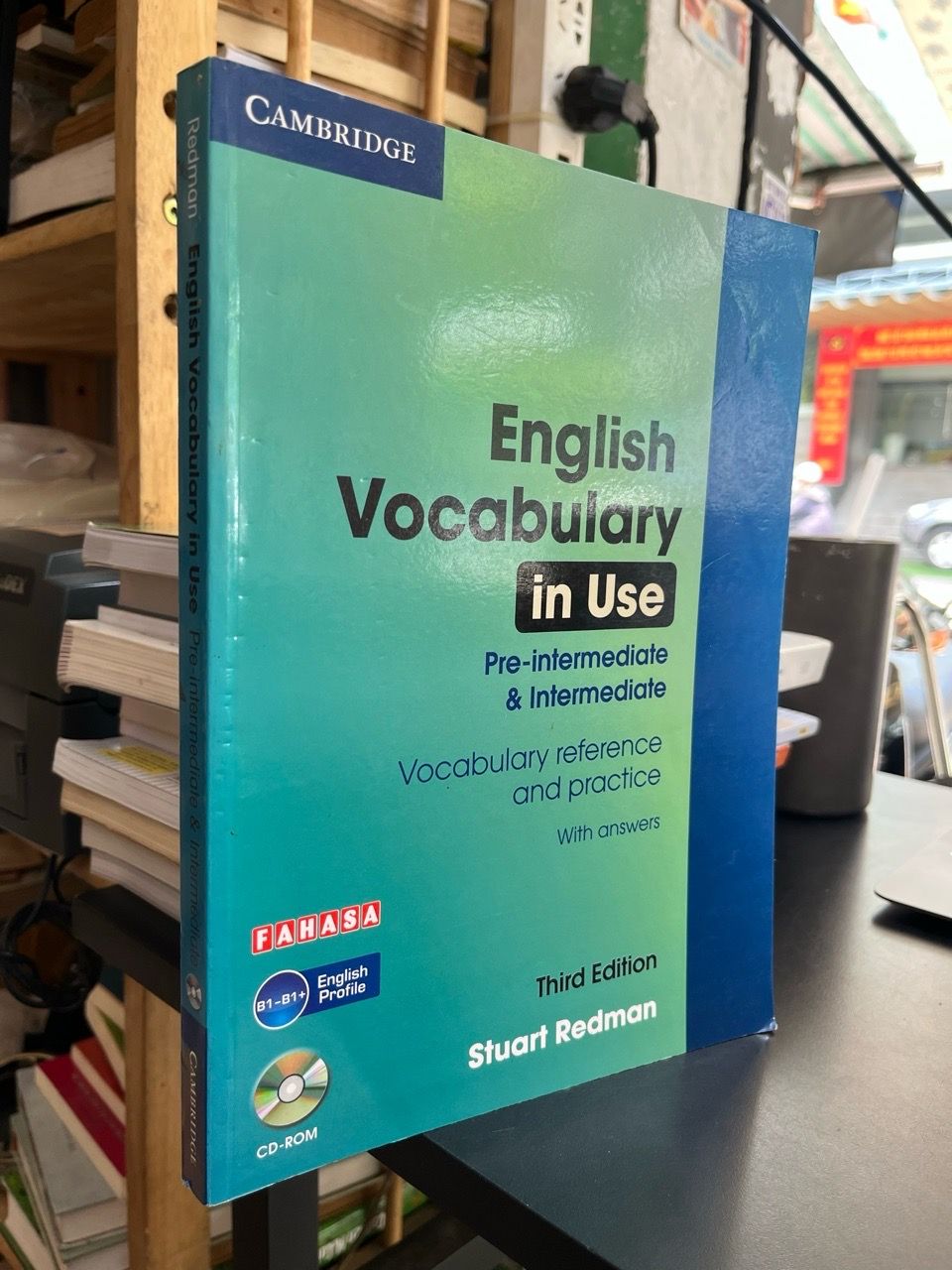 English Vocabulary in use: Pre-intermediate & Intermediate – Momo Bookstore
