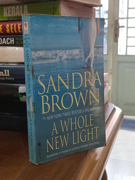 A Whole New Light - Sandra Brown – Momo Bookstore