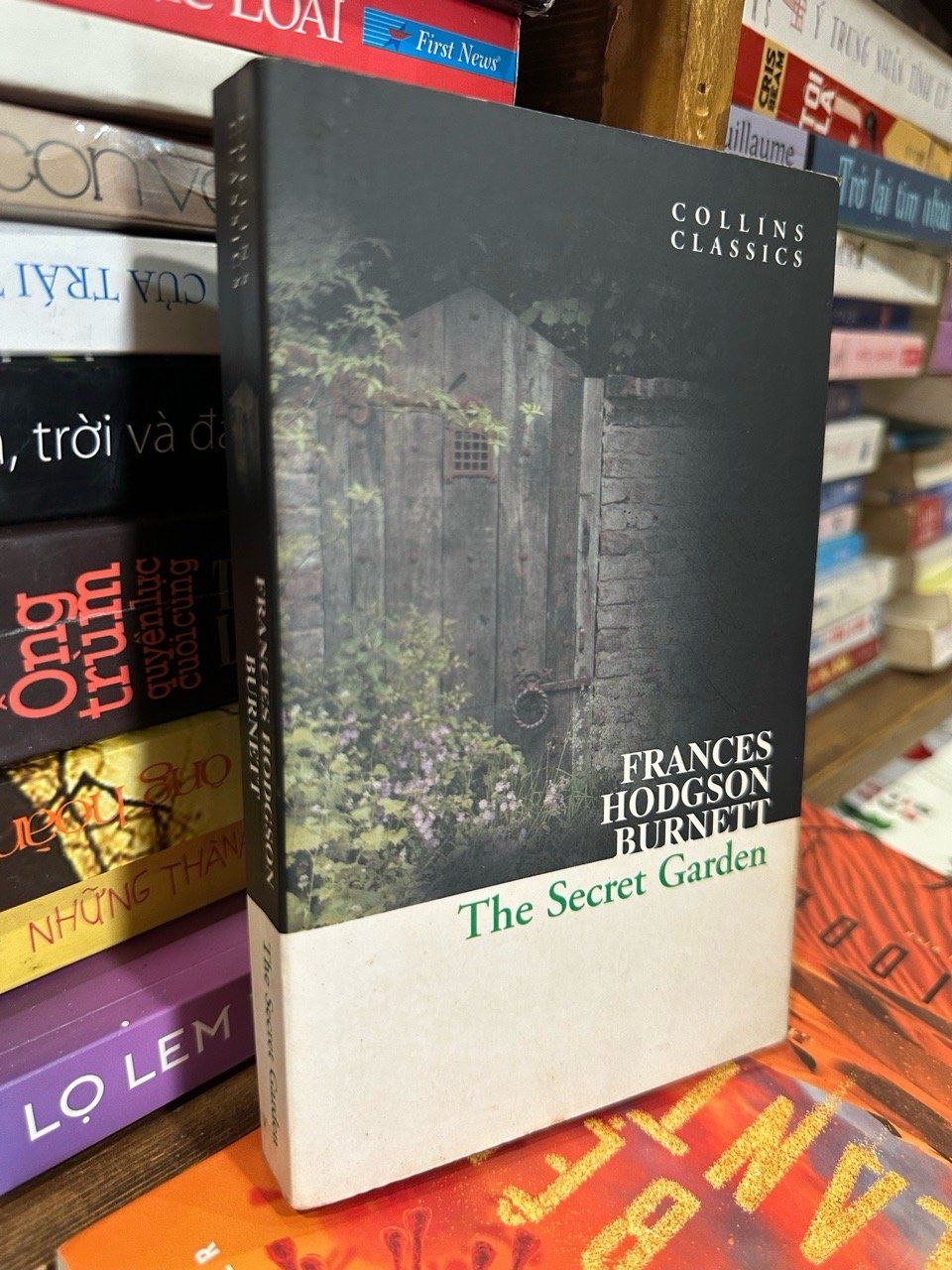 The secret garden - Frances Hodgson Burnett – Momo Bookstore