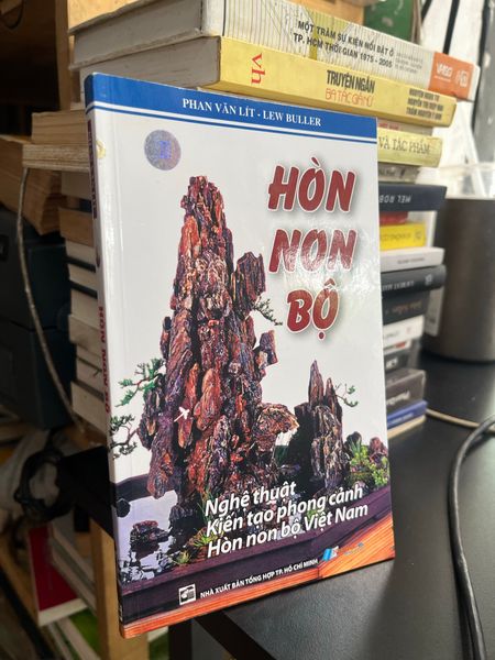 Hòn non bộ - Phan Văn Lít, Lew Buller – Momo Bookstore