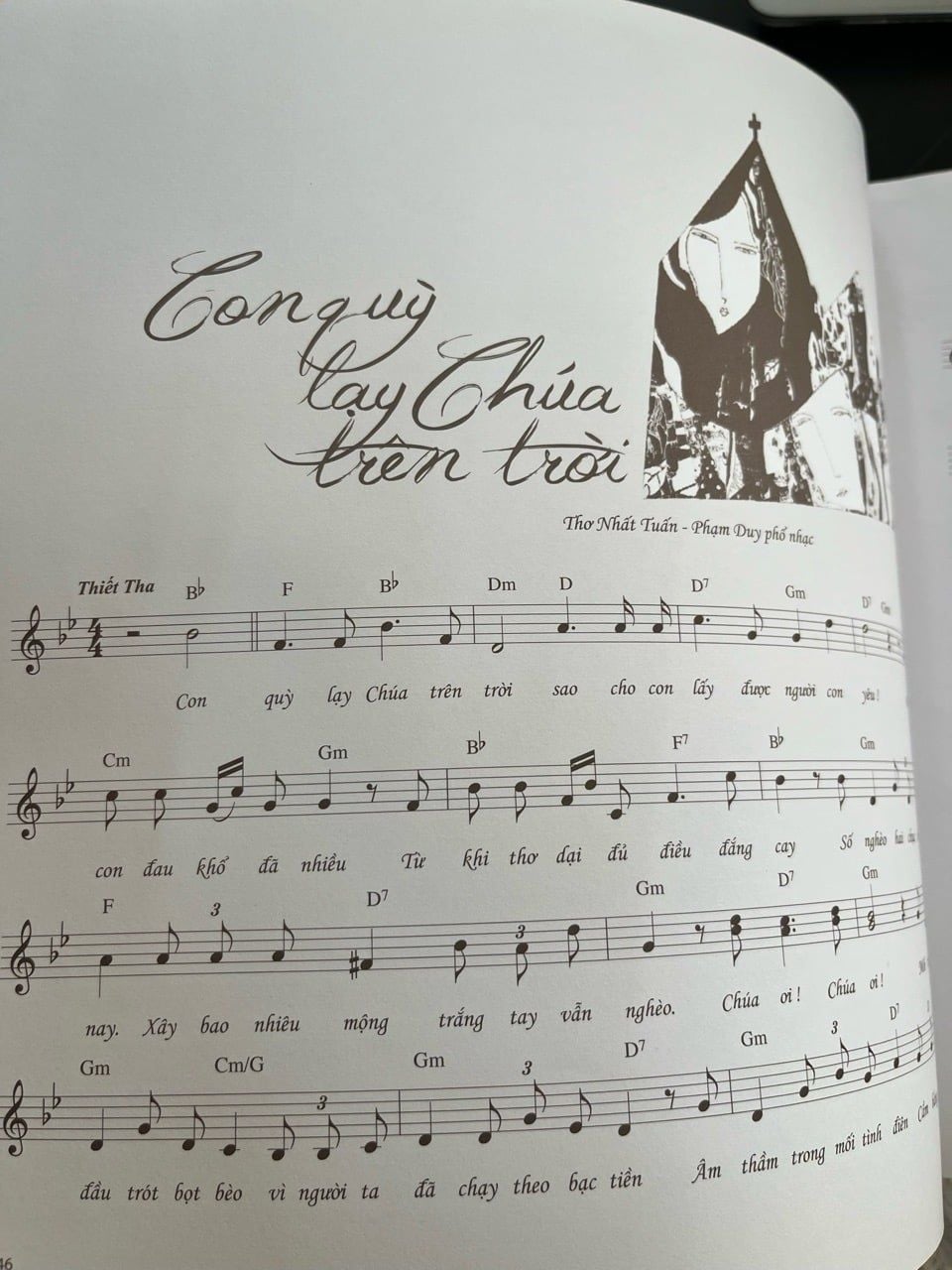 Đưa em tìm động hoa vàng - tình ca Phạm Duy – Momo Bookstore