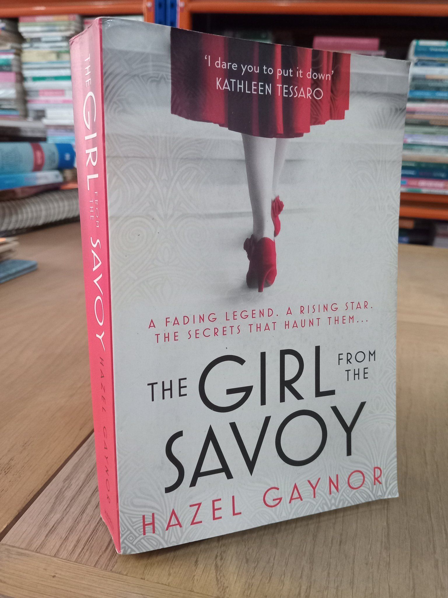 The girl from the savoy - Hazel Gaynor – Momo Bookstore