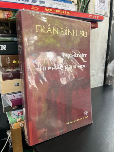 Lí thuyết và thi pháp văn học - Trần Đình Sử – Momo Bookstore