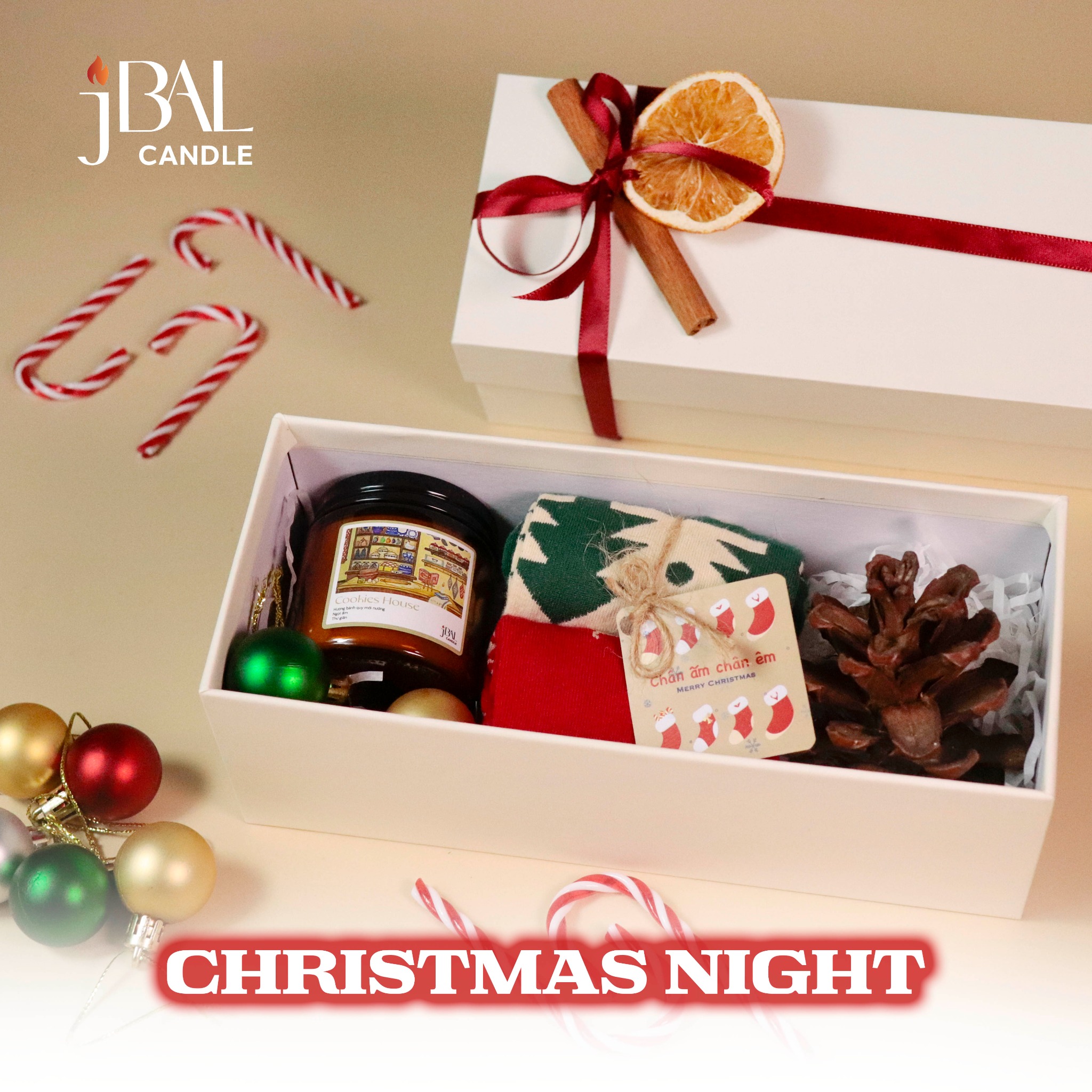 Set Quà Tặng Noel "Christmas Night" - Đêm Giáng Sinh: Nến thơm và tất