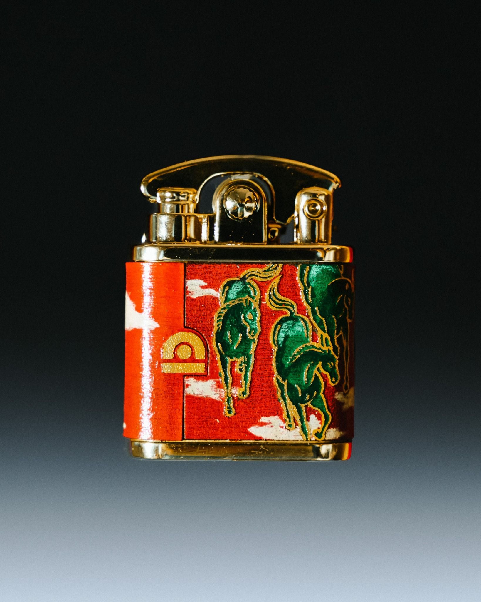 Bật lửa Bát Mã Phi Thiên (BST Mã Hí) – Đỏ Art