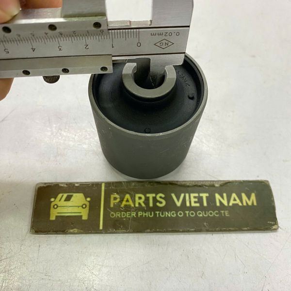 Cao su thanh giằng sau trên trái và phải Toyota Land Cruiser J200 ...