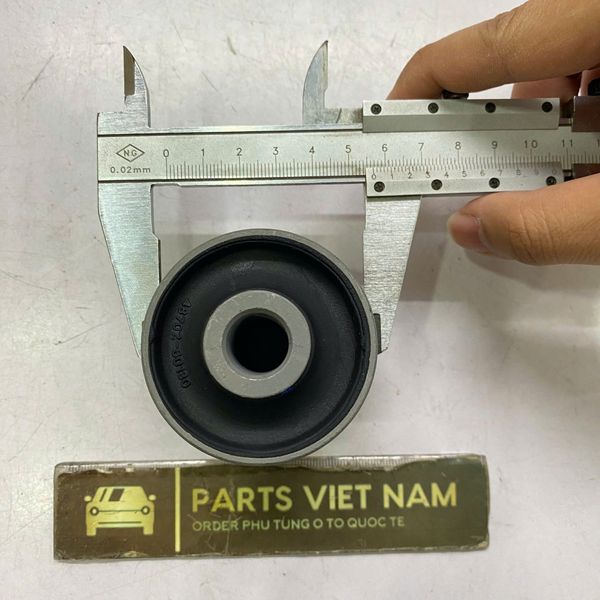 Cao su thanh giằng sau trên trái và phải Toyota Land Cruiser J200 ...