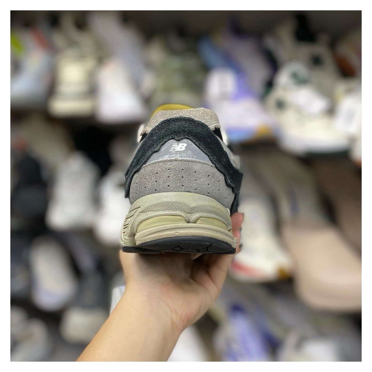 G2h New Balance 2002R 'Protection Pack - Black Grey' - 42 - Giày Bám Bụi