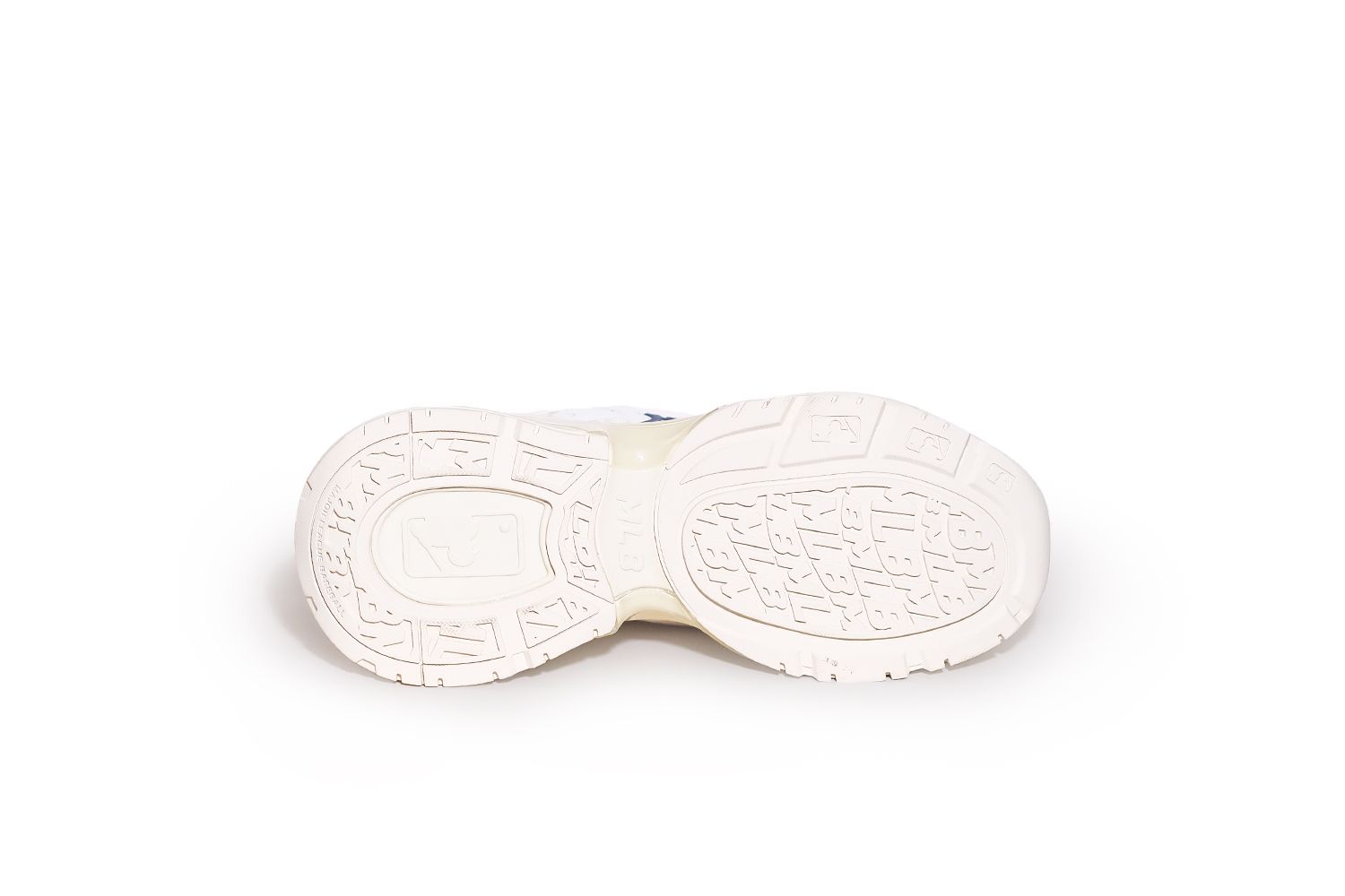 Giày MLB chính hãng Curve Runner Monogram Yankees Beige 3ARNSPL5N-50BG ...