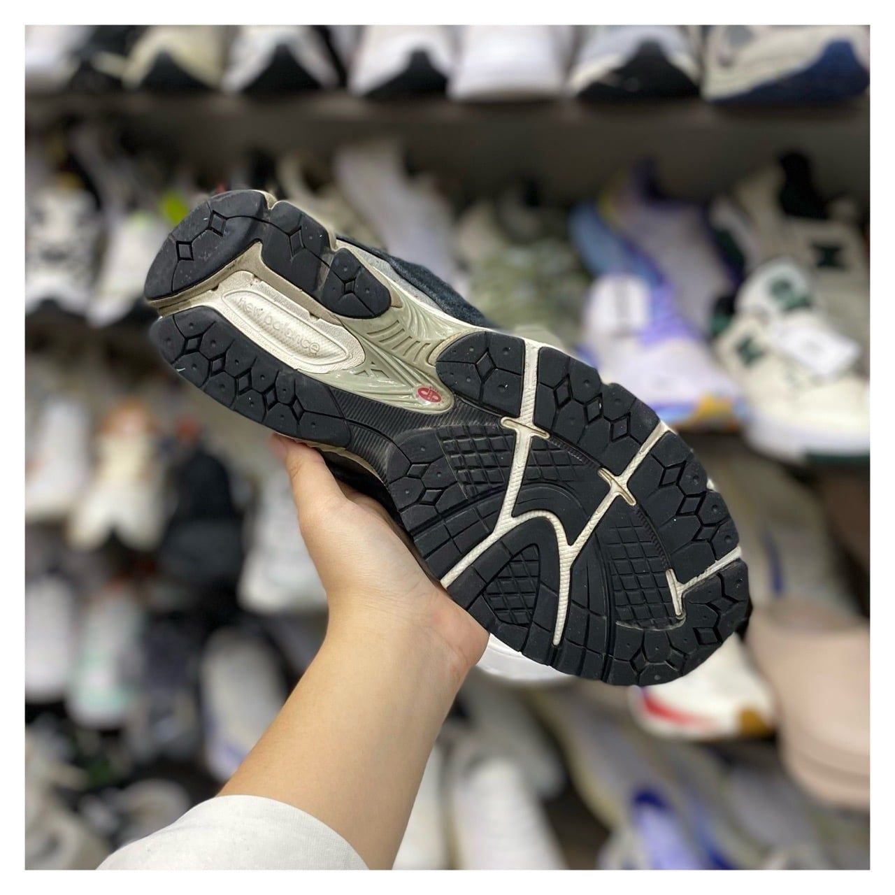 G2h New Balance 2002R 'Protection Pack - Black Grey' - 42 - Giày Bám Bụi