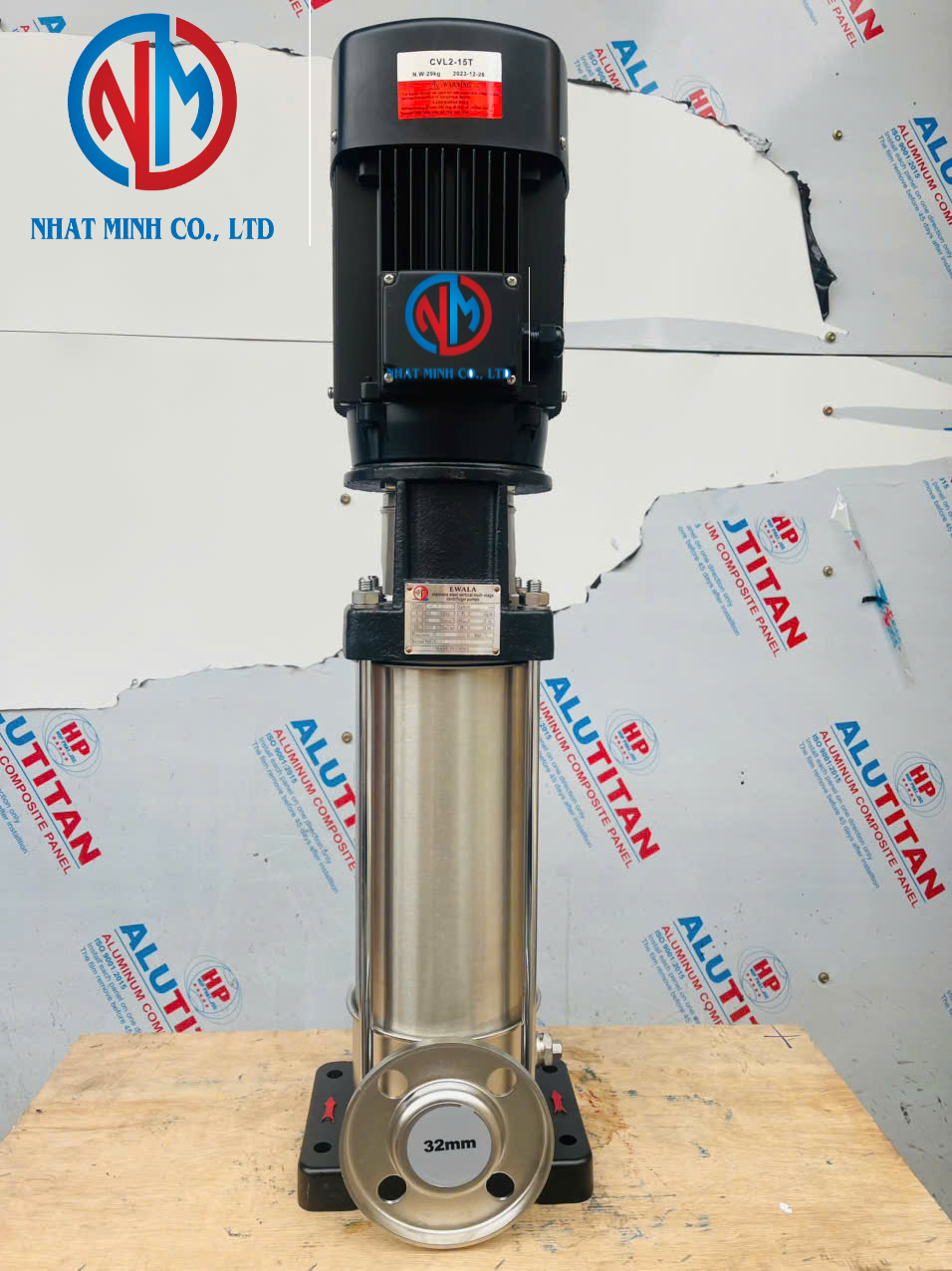 Máy bơm trục đứng cánh inox EWALA CVL15-16T