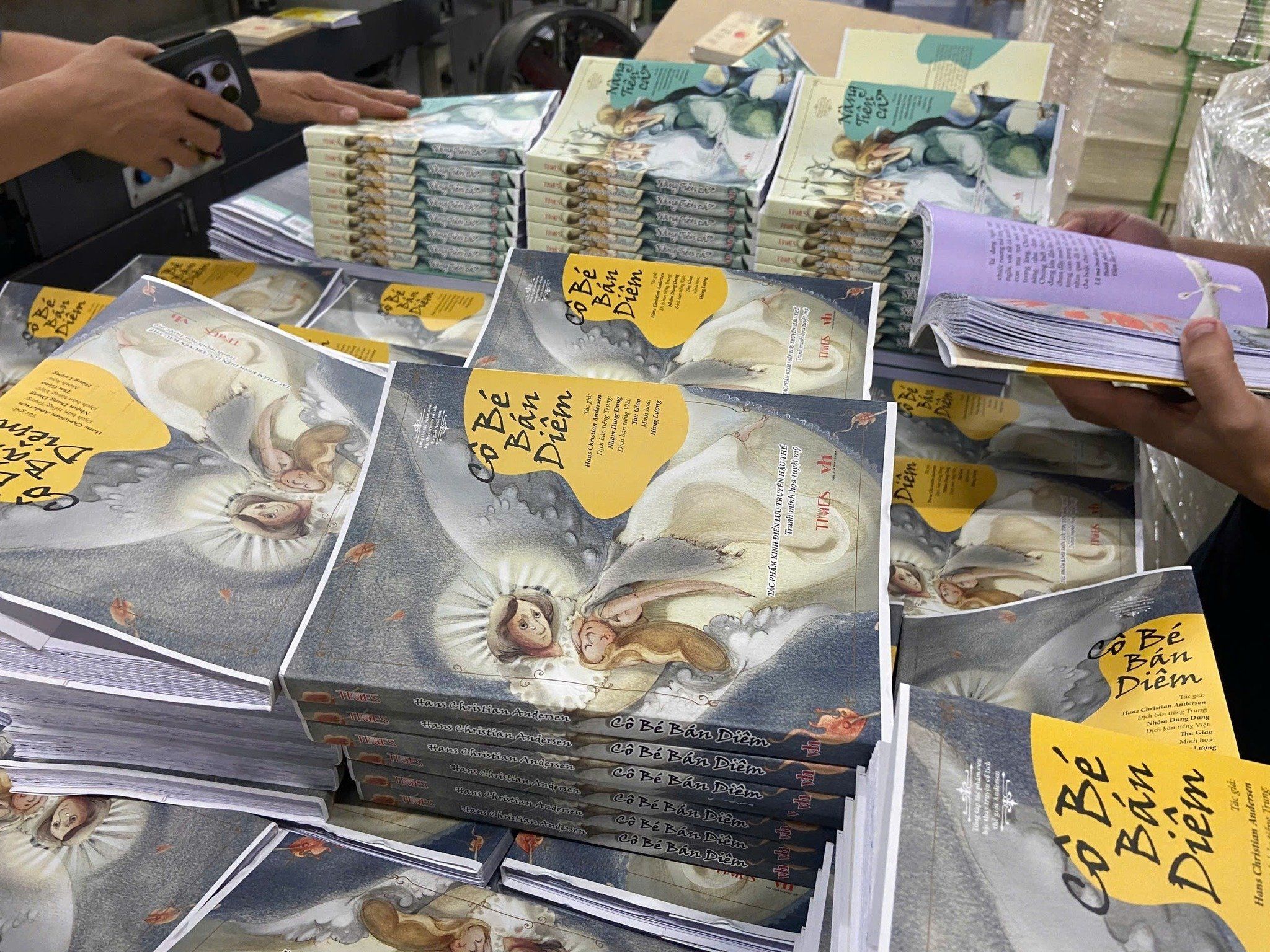 Sách Cô Bé Bán Diêm - Hans Christian Andersen – Bến Nghé Books