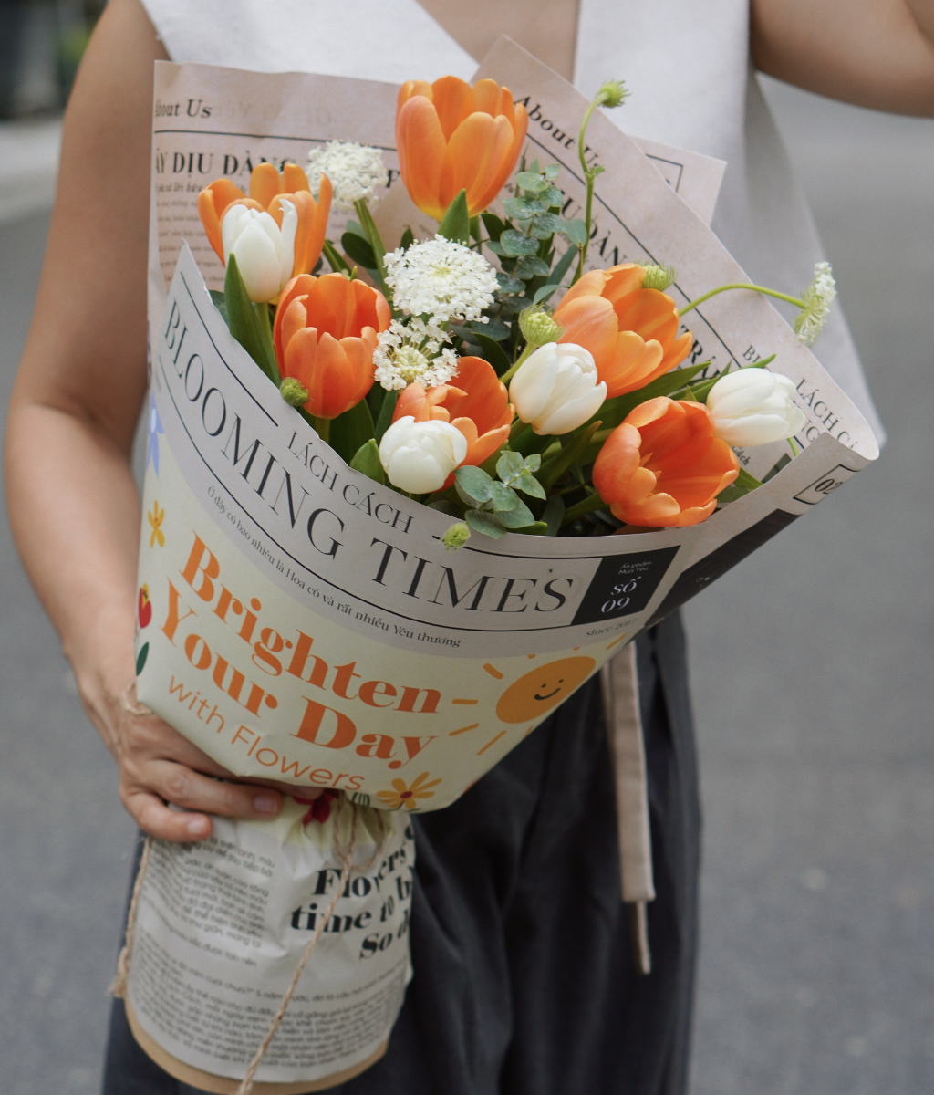 Bó Blooming times tulip cam mix trắng– Tiệm Hoa Lách Cách