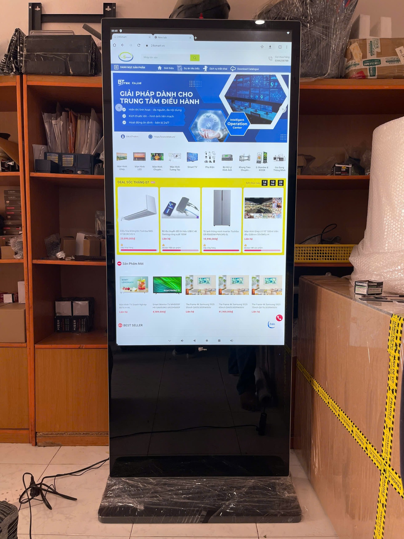 Màn hình quảng cáo chân đứng C43A