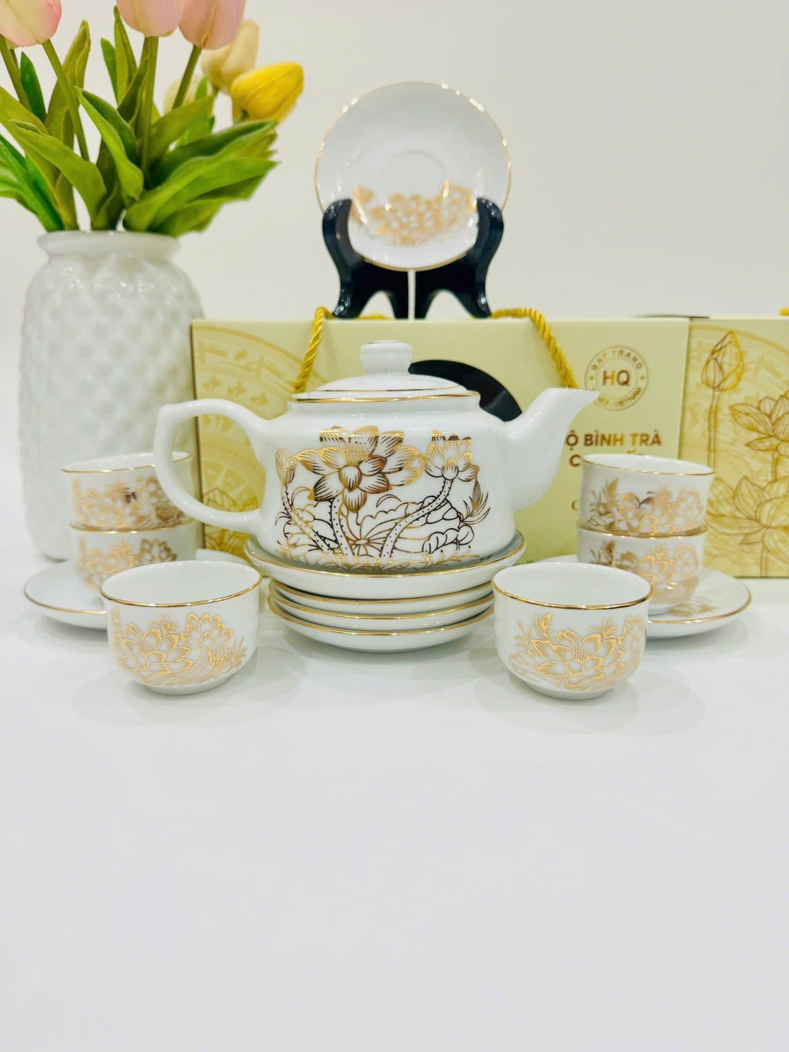 Bộ ấm chén Bát Tràng dáng vuông 400ml vẽ sen vàng kim | Mã 1533 – Tún Decor