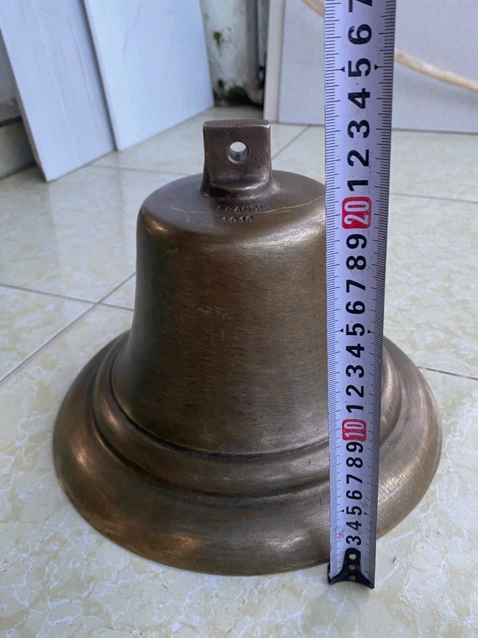 Chuông Đồng France 1916 Nguyên Khối Cổ Xưa Nặng 9kg – Tún Decor